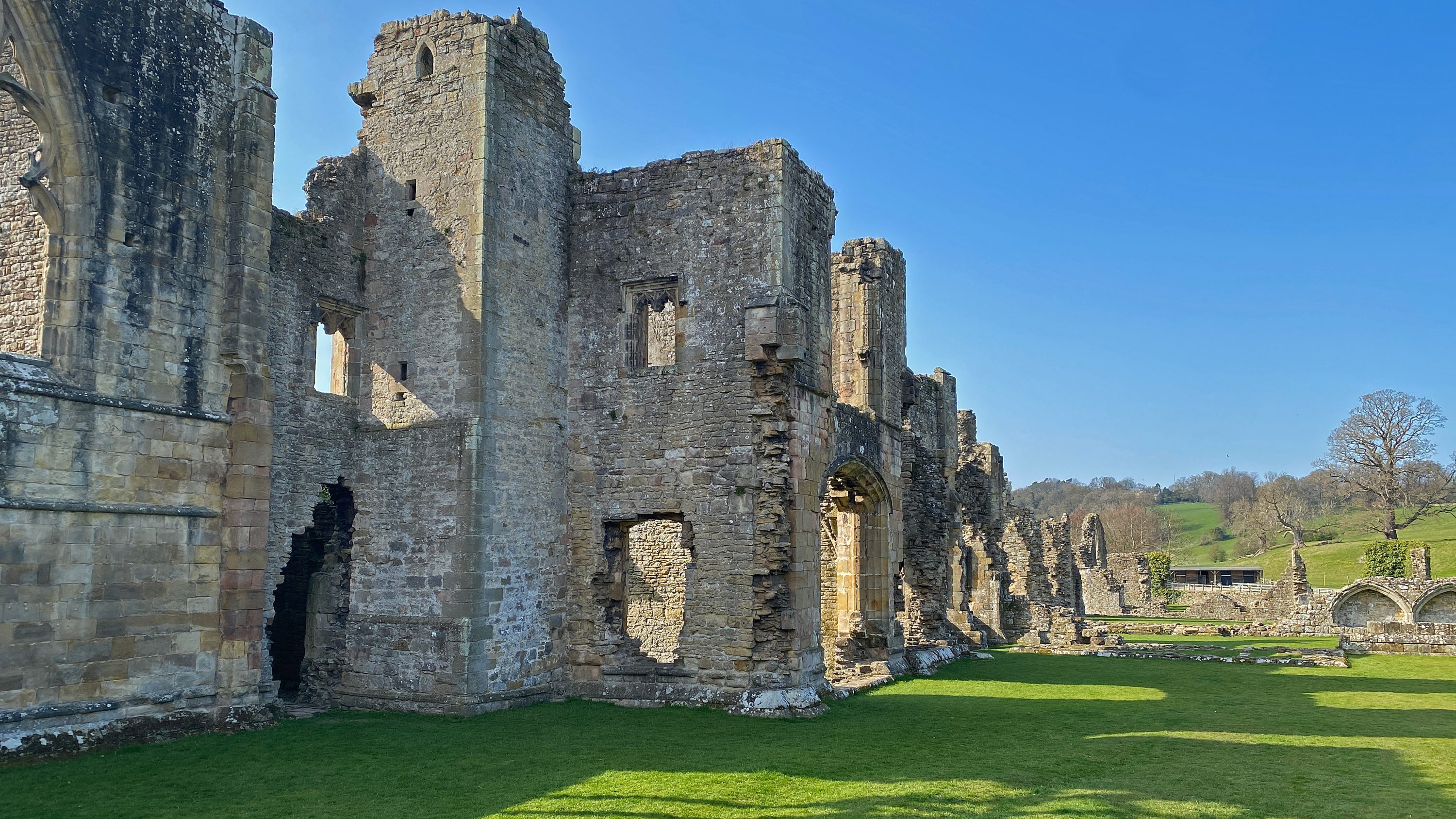 A Circular Walk Past Easby Abbey – Country Hideaways